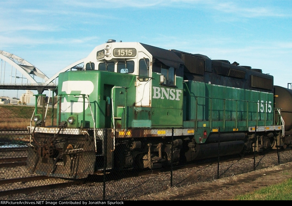 BNSF 1515, eastbound, 11-04-2011